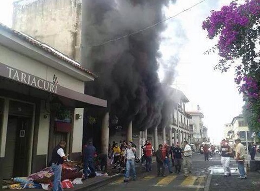 Uruapan: Evacuan El Mercado Tariácuri Tras Incendio En Tienda De Telas ...