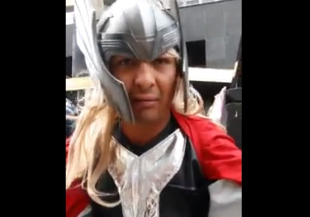 #Video: ‘Thor Mexicano’ Le Cobra A Turista Por Grabarlo En La Calle