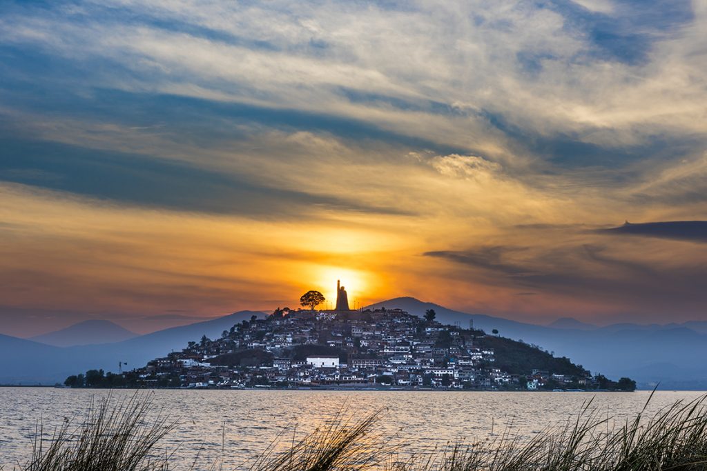 Isla De Janitzio: Visita ‘Obligada’ Para Estas Vacaciones De Semana ...