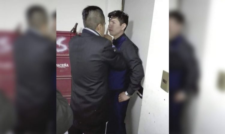 Hombre Golpea A Su Esposa En Plena Boda