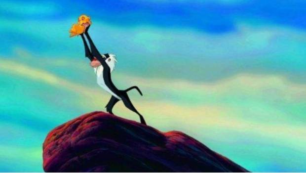 OMG! Mono Recrea Famosa Escena Del Rey León