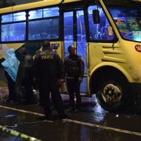 #CDMX Vatos Asaltan Camión Al Mismo Tiempo Y Terminan Matándose Entre Ellos