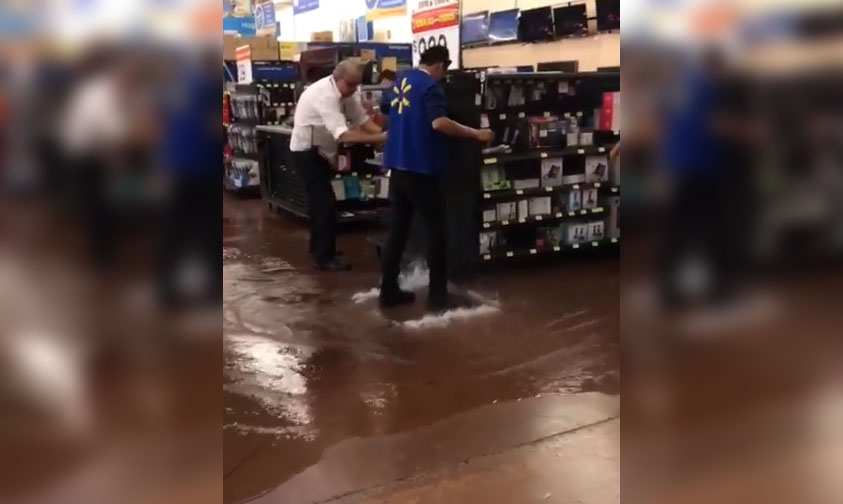 #Video Walmart De Zamora Se Inunda Con Tormentón De Esta Tarde