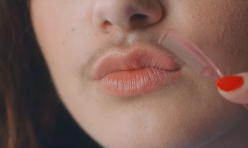 #Video Lanzan Campaña Para “Querer” Más El Bigote Femenino