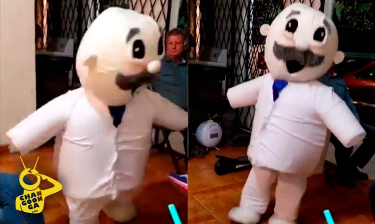 Niño Recibió Botarga Del Dr. Simi Para Navidad, Ya Se Hizo Viral