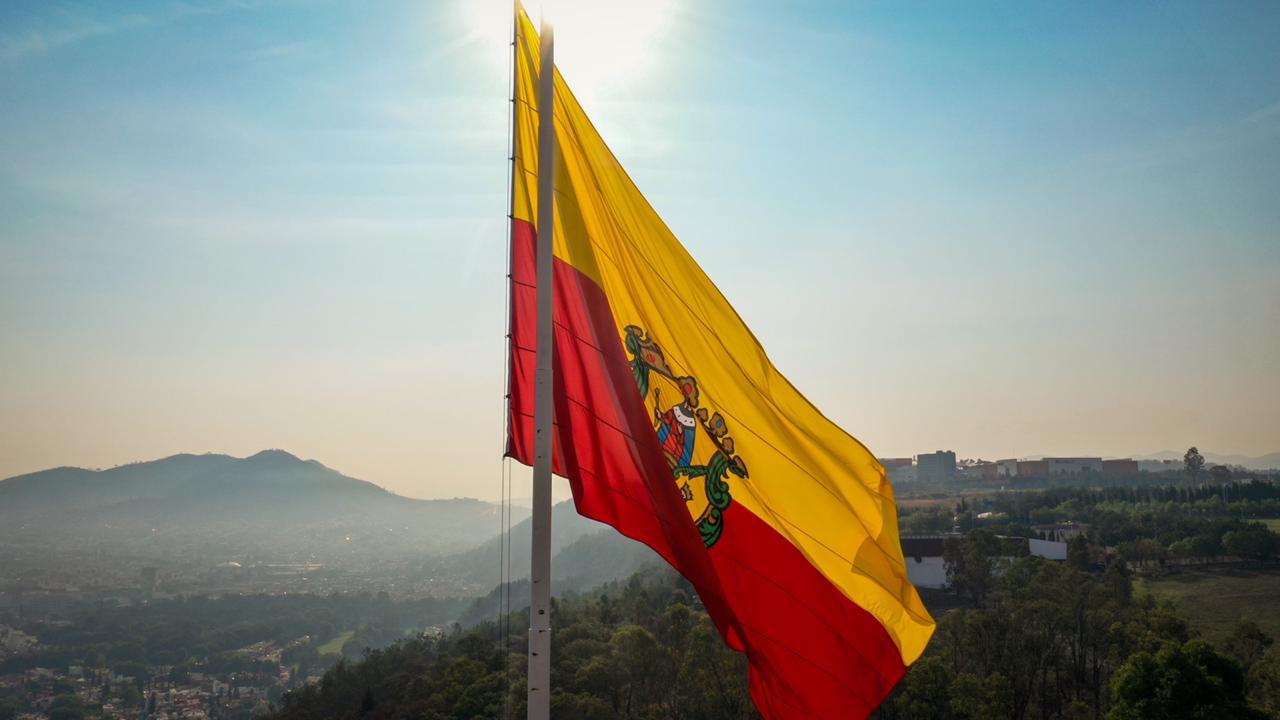 Sola, Solín, Solita Ondea Bandera Municipal En El Cumple De Morelia ...