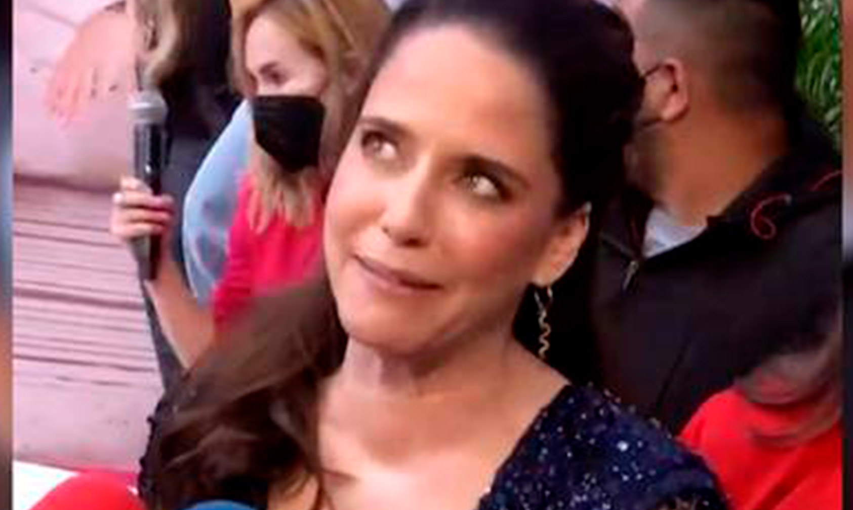 Ana Claudia Talancón Llegó Bien Felipe A La Premier De La Película Soy ...