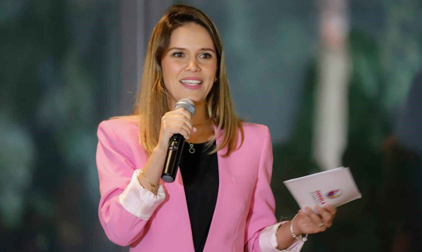 Tenemos Que Dar Prioridad A Las Niñas Y Niños: Daniela De Los Santos