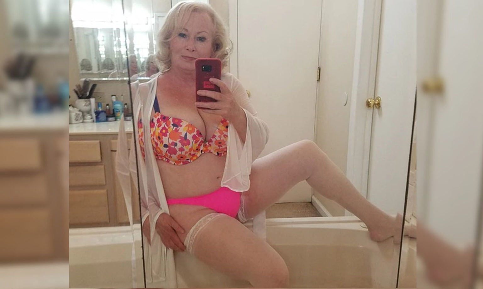 OMG! Con 70 Años Michelle Arrasa En Only Fans Tras Perder Empleo