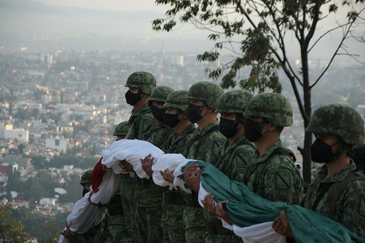 #Morelia Izan Bandera Por Fechas Patrias