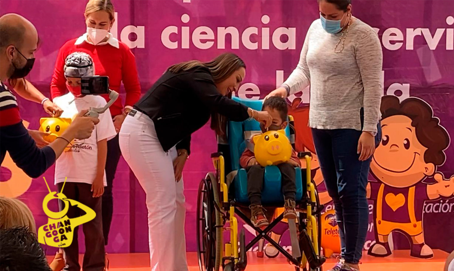 Presidenta DIF Michoacán Pasará Cochinito Del Teletón Al Gober Para Que ...