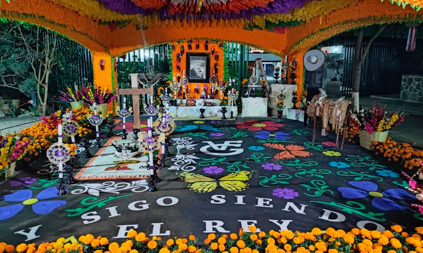 Artesanos Michoacanos Vistieron Altar Monumental En El Rancho De ...