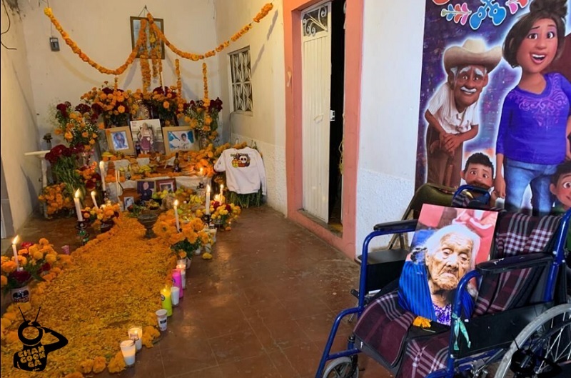 #Michoacán En Ofrenda A Doña María Salud 'Mamá Coco' Exponen Objetos ...