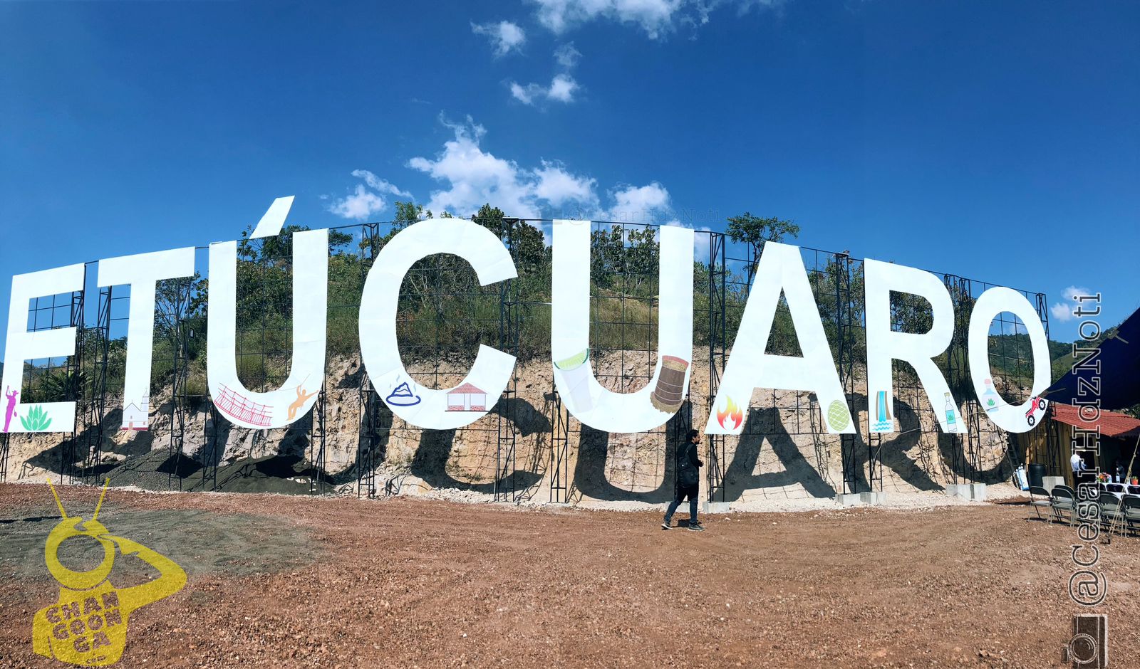 Al Hollywood Style Pueblito Michoacano Inaugura Su Letrero Monumental