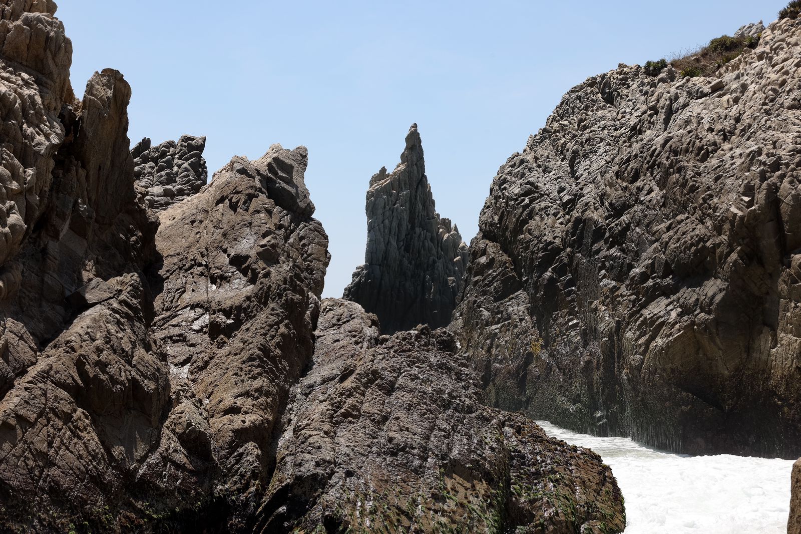 #Michoacán Conoce El “Dedo De Dios” En La Playa De Maruata - Changoonga ...