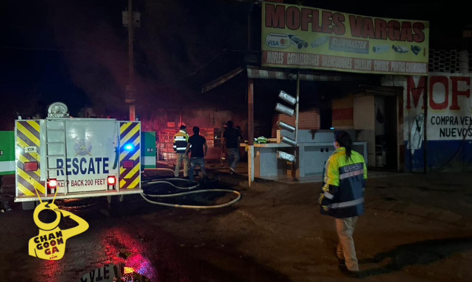 #Uruapan Vatos En Moto Avientan Bomba Molotov A Taquería "El Bigotaco" - Changoonga.com ...