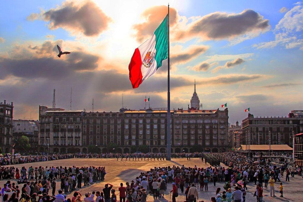 Que Siempre Sí Se Izará La Bandera Del Zócalo Durante Marcha Rosa ...