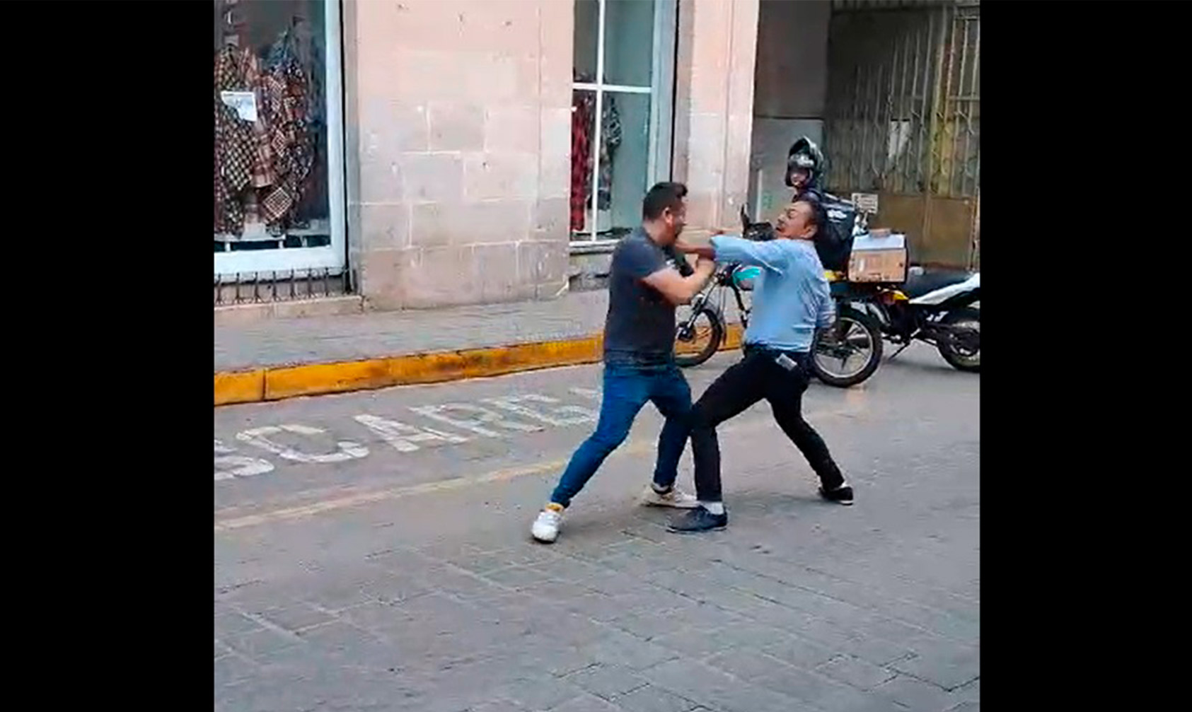 ¡Lucharán De 2 A 3 Caídas! Captan La Pelea Del Año En El Cuadrilátero Centro De Morelia ...